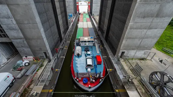 Schiffshebewerk Scharnebeck bei Lüneburg hebt Schiffe an | ndr.de