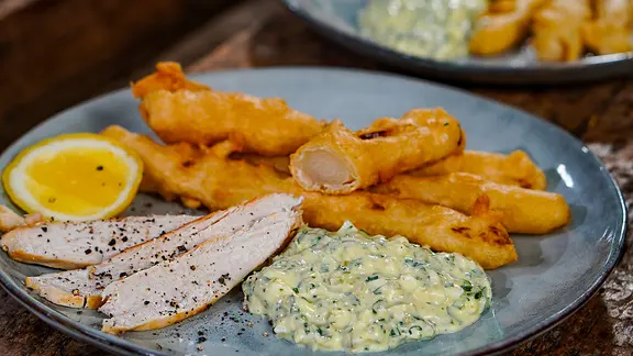Grünes Graupen-Risotto mit Spargel und Burrata | ndr.de
