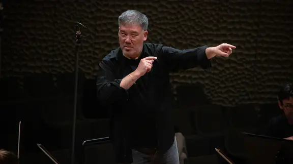 Jetzt bewerben: Meisterkurs mit Alan Gilbert in der Elphi | ndr.de