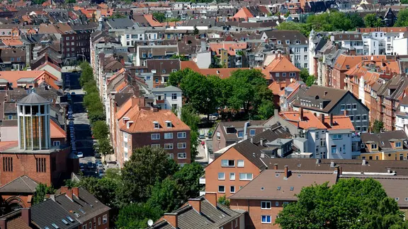 Hölk-Häuser in Bad Oldesloe: Familie lebt seit Monaten im Schimmel | ndr.de