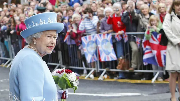 Queen Elizabeth II. - 70 Jahre Leben für die Krone | ndr.de