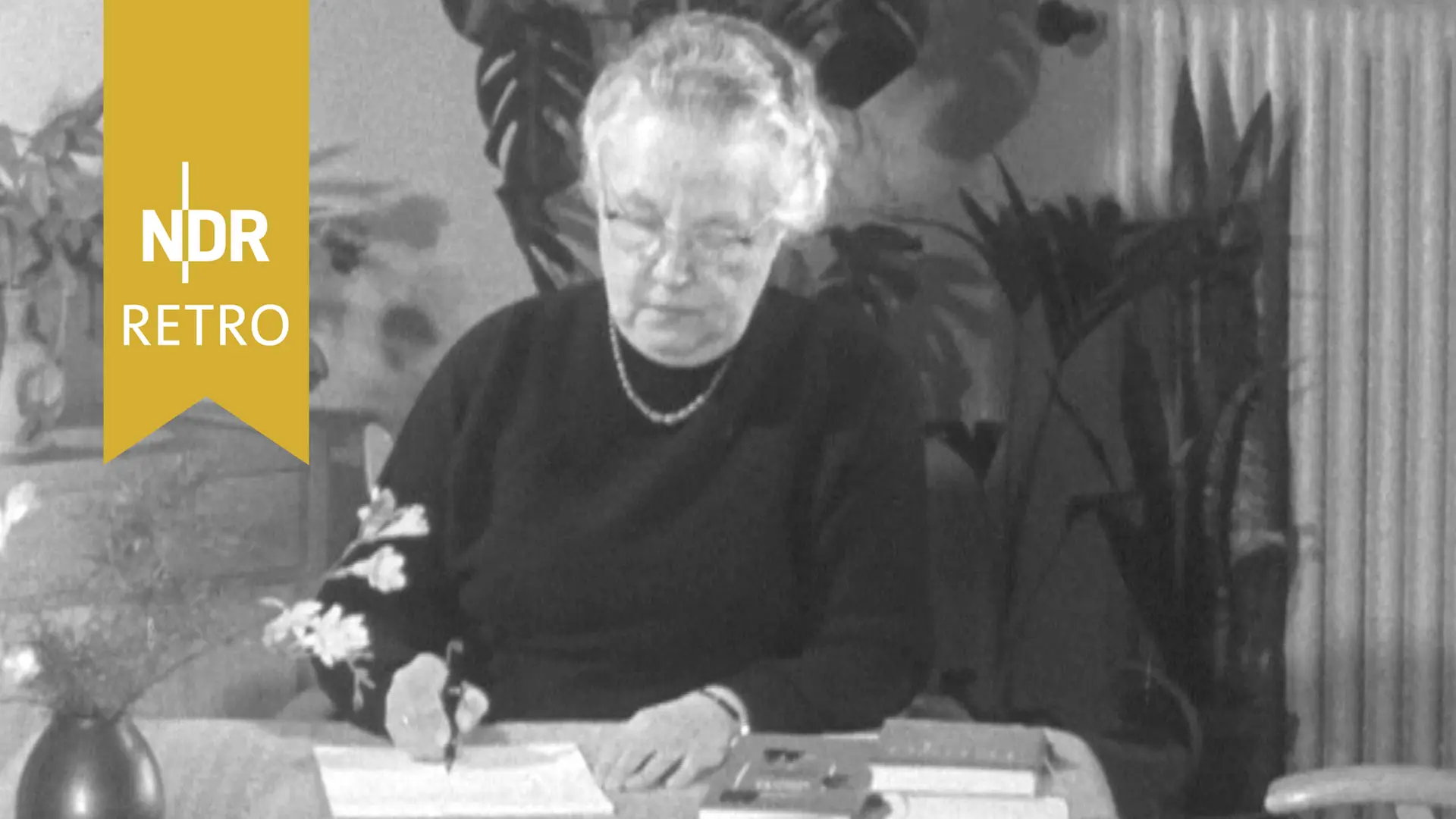 Der alte Mensch und seine Freunde: Interview mit Agnes Miegel | ndr.de