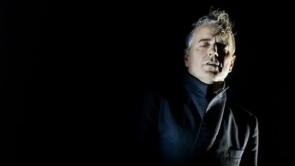 Schonungslos und radikal: Jens Harzers Solo "De Profundis" am Thalia ...