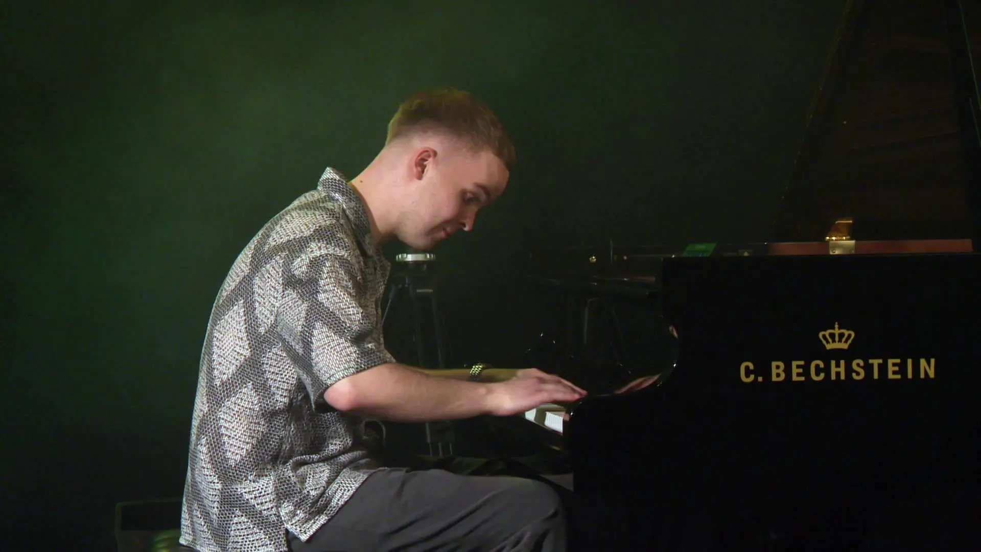 Levi Schechtmann mixt Klassik mit Hip-Hop-Beats - und das Zelt tobt ...