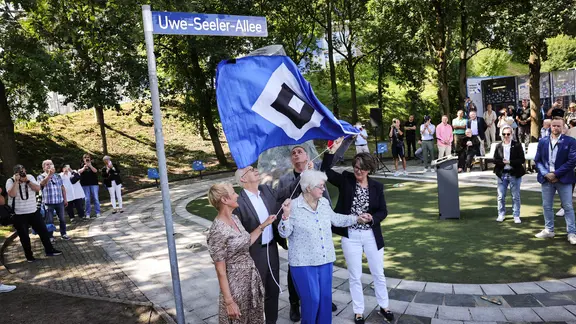 Hamburg: Hindenburgstraße wird zur Traute-Lafrenz-Straße | ndr.de