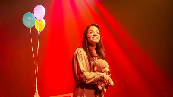 Kindermusical mit Gesellschaftskritik: "Anouk" feiert Premiere | ndr.de