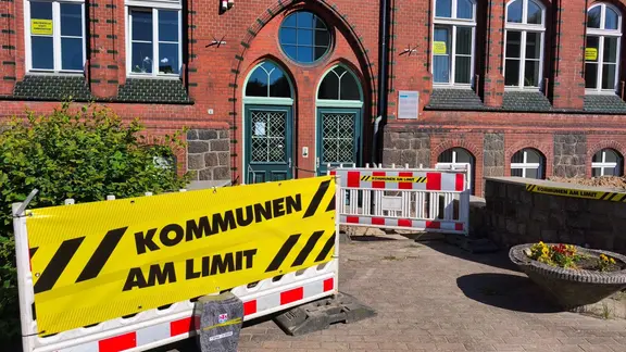 Lüneburgs OB Kalisch: "Kommunen stehen mit dem Rücken zur Wand" | ndr.de