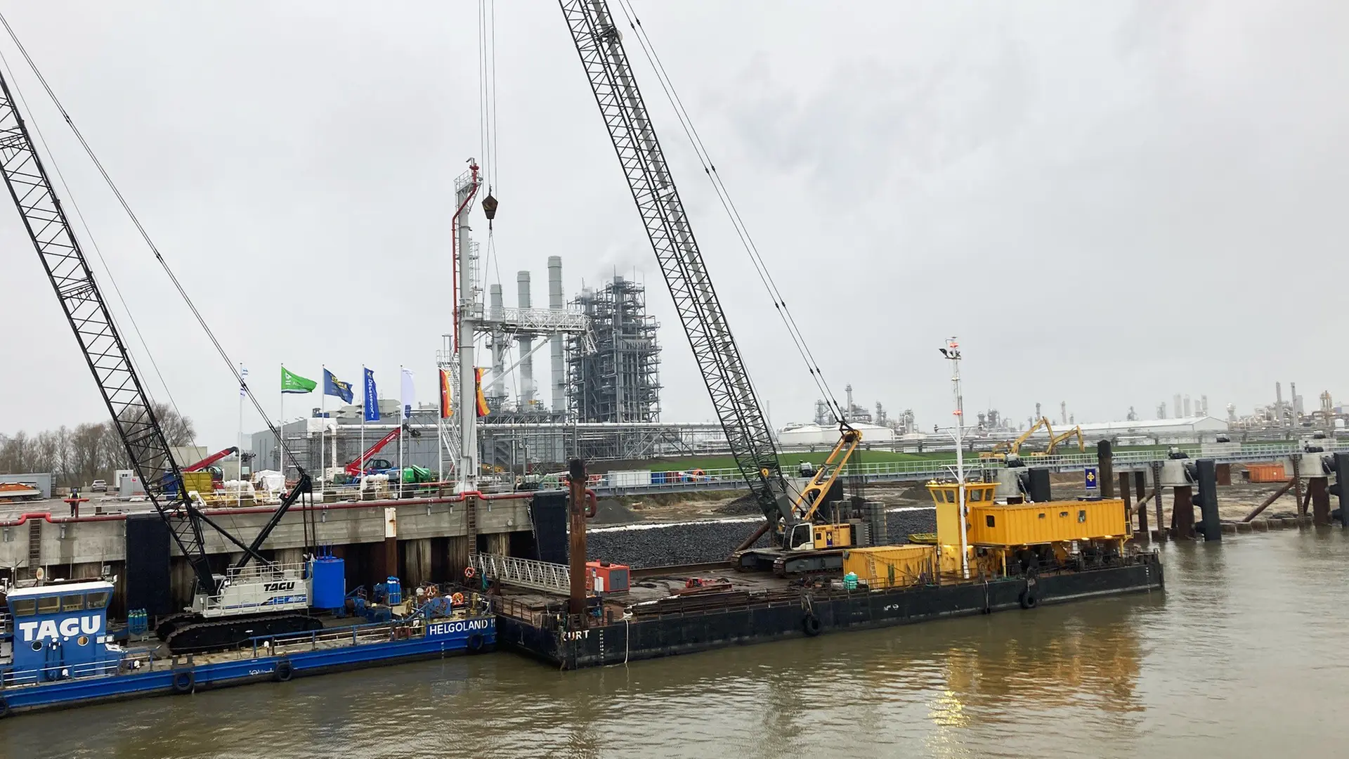 Umweltverband klagt gegen geplantes LNG-Terminal in Stade | ndr.de