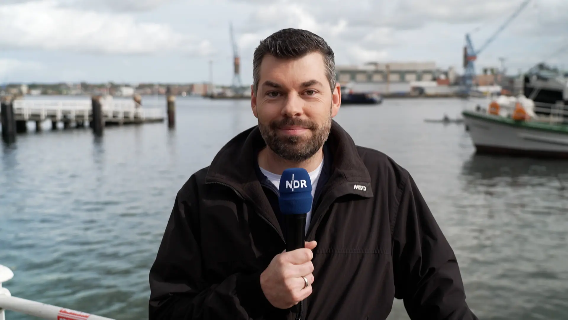 Der Meteorologe und die Wettermoderatorinnen für NDR Schleswig-Holstein ...