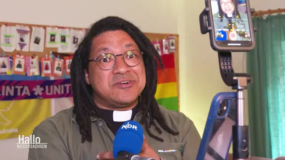 Zwischen Kanzel und Instagram: Glaube humorvoll vermitteln | ndr.de