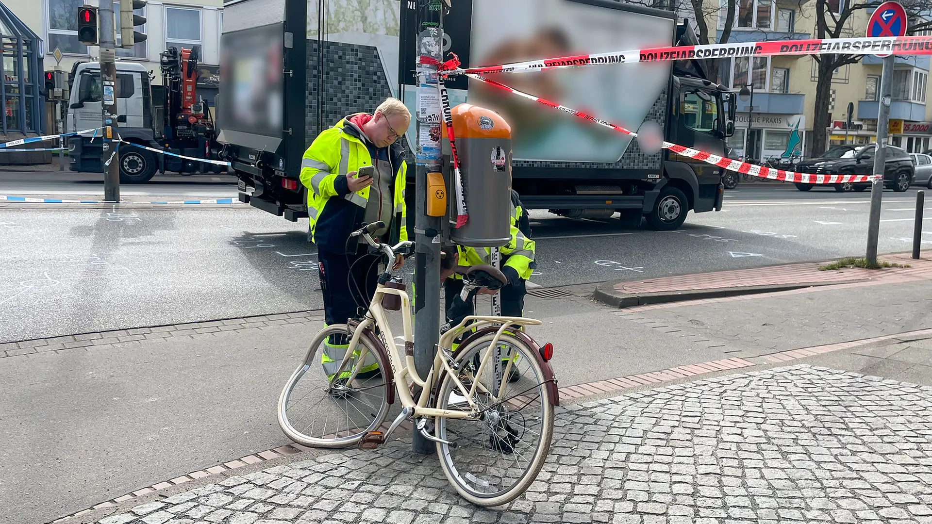 Hannover: Lkw kollidiert mit Radfahrerin - Frau stirbt | ndr.de