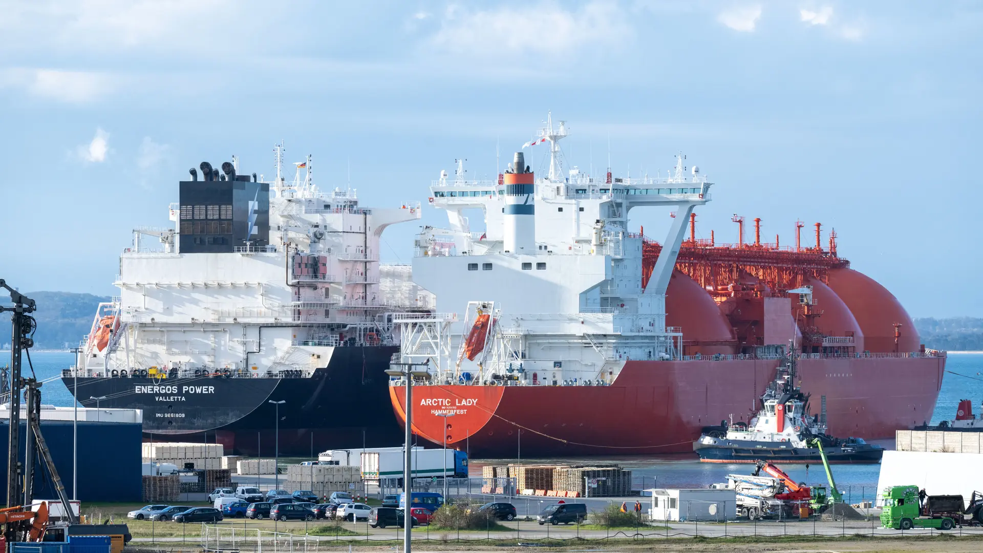 Lärm von LNG-Terminal in Mukran: ReGas räumt Schallemissionen ein | ndr.de