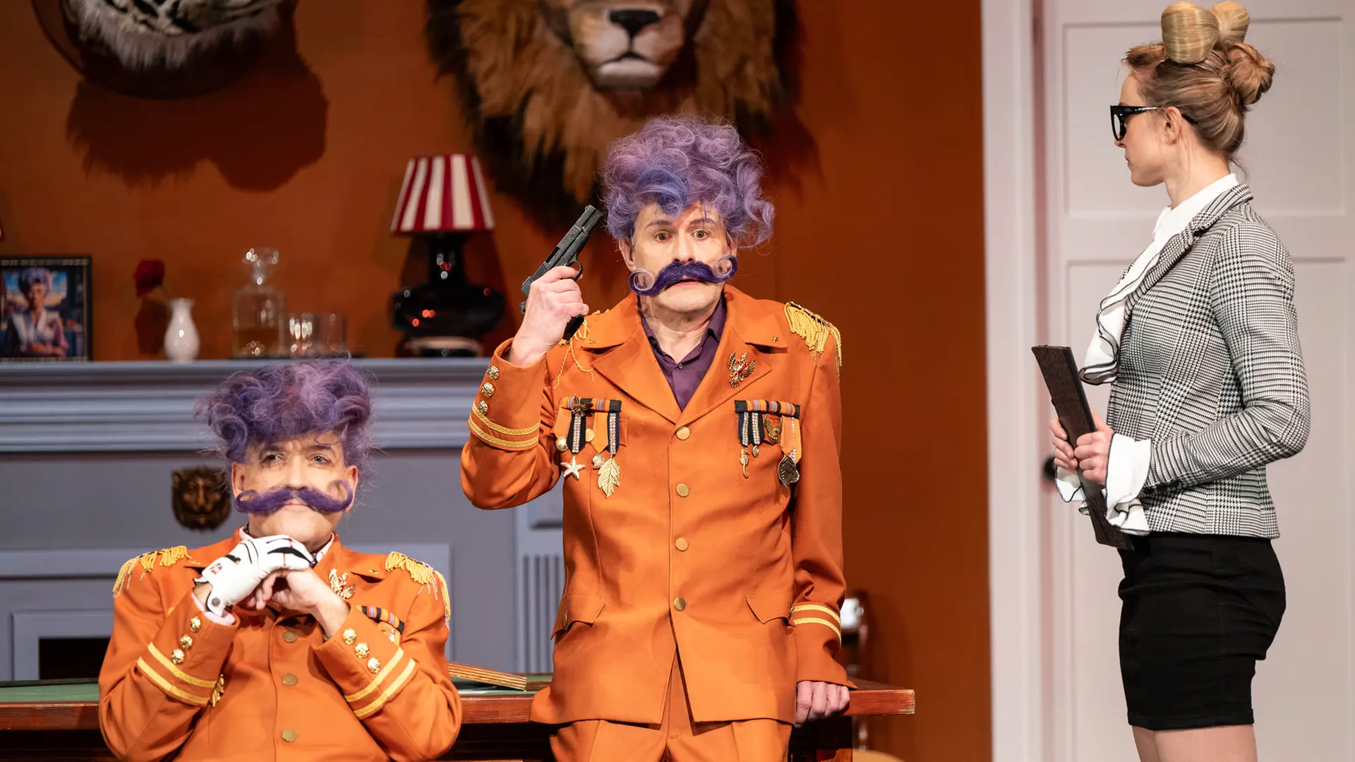 Lenz-Komödie "Das Gesicht": Dieser Abend hebt nicht ab | ndr.de