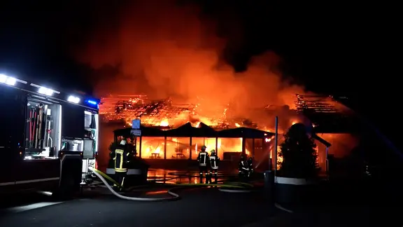Nach verheerendem Brand: Kult-Disco "Twister" in Sande öffnet wieder ...