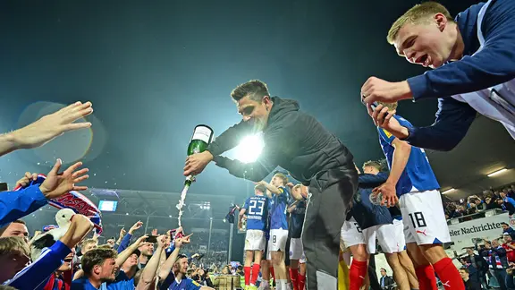 Liebe kennt keine Liga: Die Lauensteins und ihr Herz für Holstein Kiel ...