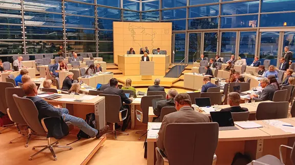 Stuttgart 21: Eröffnung wieder verschoben (mit Tatjana Heid, F.A.Z ...