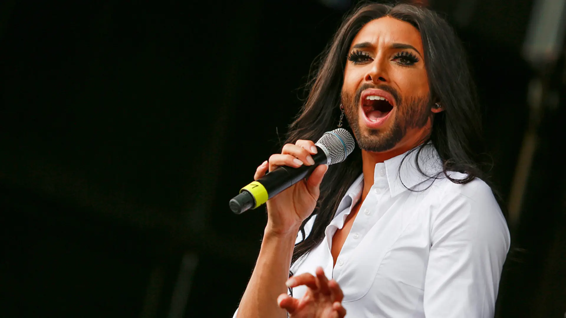 Schwerin: Conchita Wurst Open Air im Schlossgarten | ndr.de