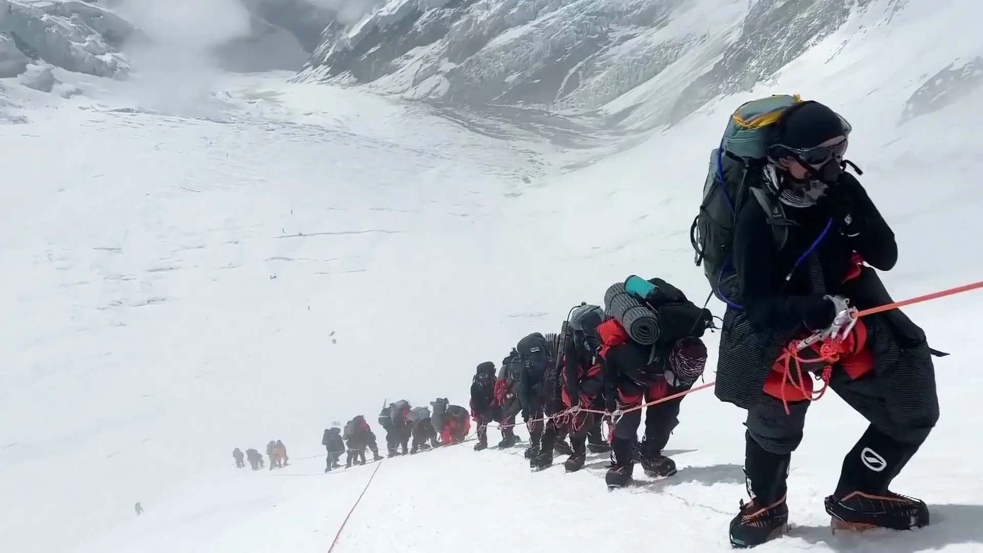 Stau am Mount Everest: Profi-Bergsteiger spricht über den Touri-Boom ...
