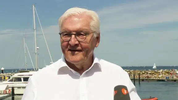 Kieler Woche offiziell auf dem Rathausplatz eröffnet | ndr.de