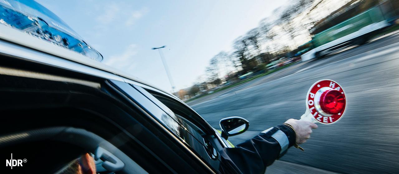 Hochzeitskorso auf A27 bei Bremen - Fahrer hält Waffe aus dem Fenster | tagesschau.de