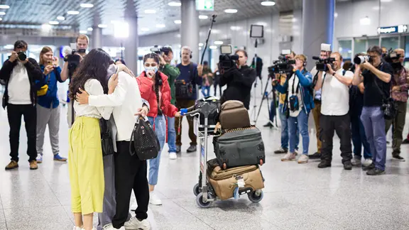 Weitere Afghanen sind auf dem Weg nach Hannover | ndr.de