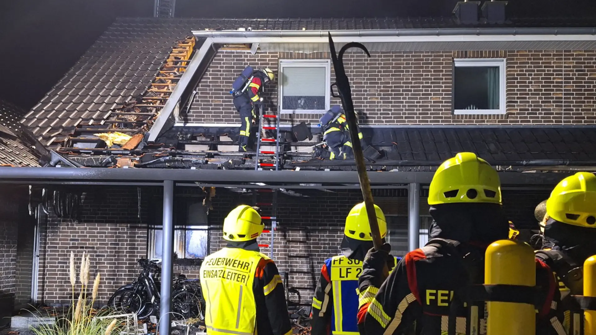 E-Bike als mögliche Ursache: Doppelhaus gerät in Brand | ndr.de
