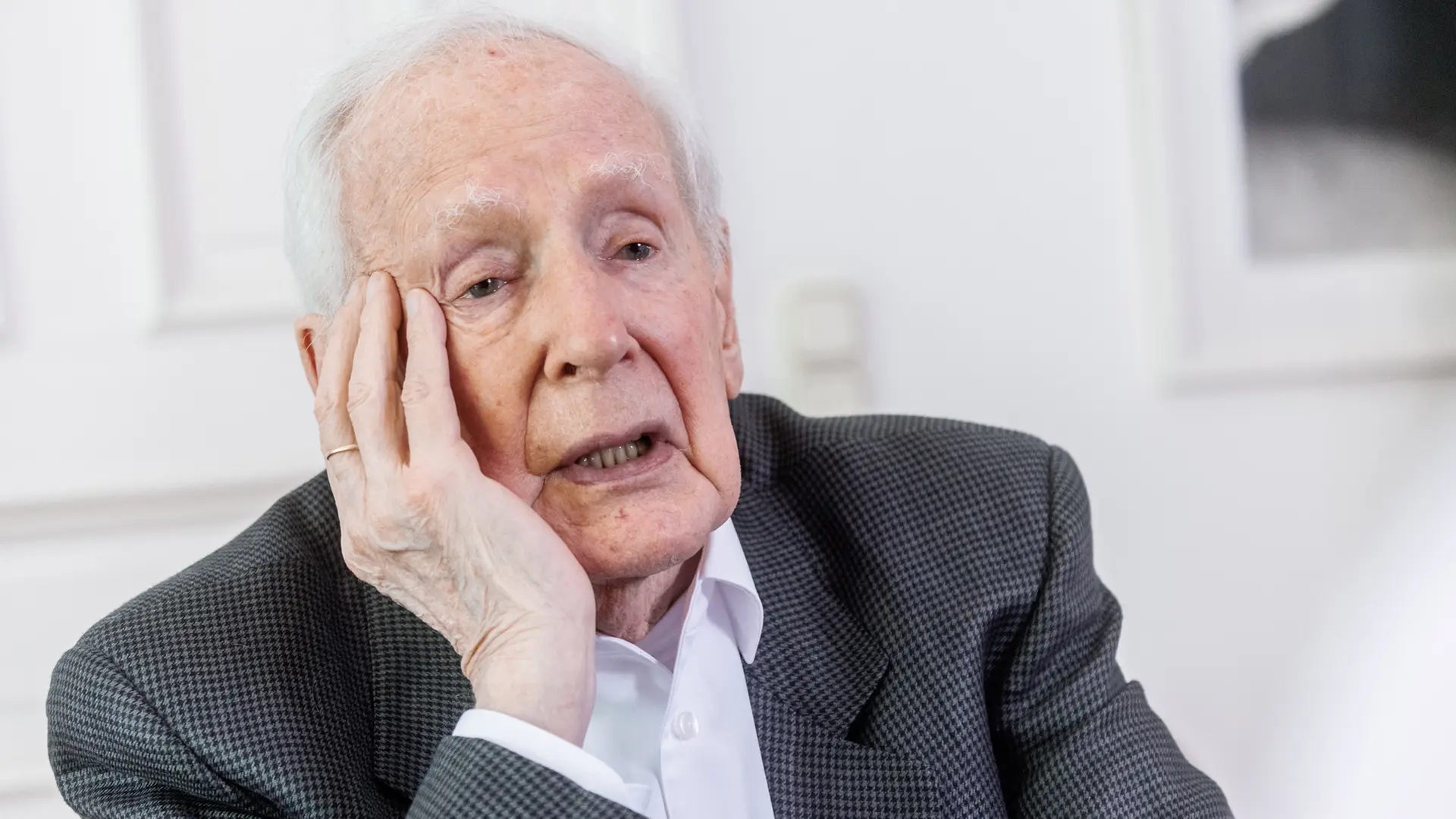 Klaus von Dohnanyi: "Bonhoeffer lag Frieden sehr am Herzen" | ndr.de