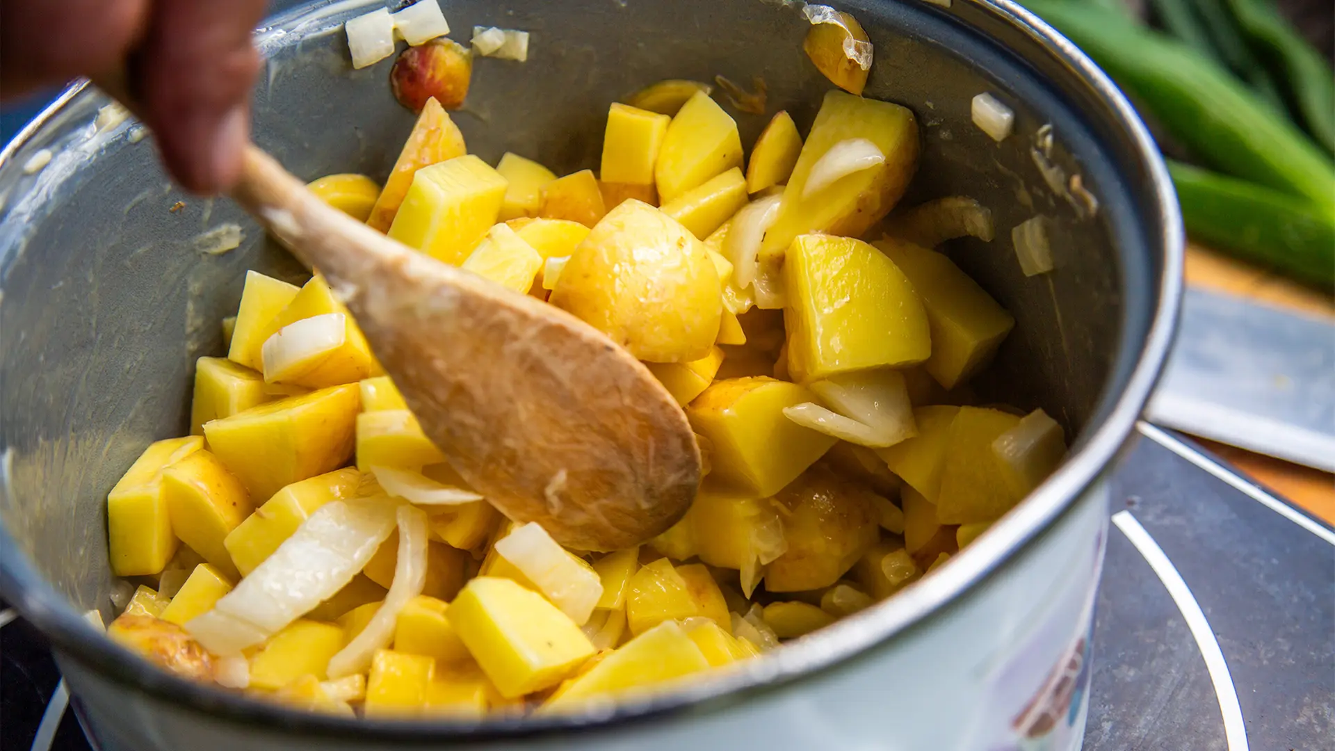 Kartoffelsuppe mit Giersch | ndr.de
