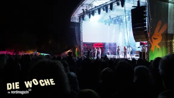 "Der zerbrochene Krug": Premiere in Neustrelitz gefeiert | ndr.de