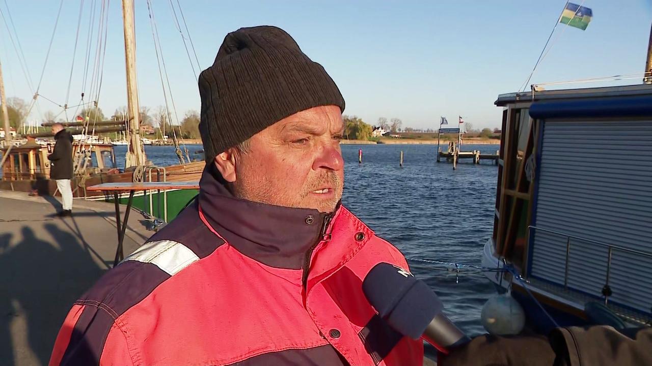 Nach Buckelwal-Aktion: Streit um Peilsender und riskante Manöver | ndr.de