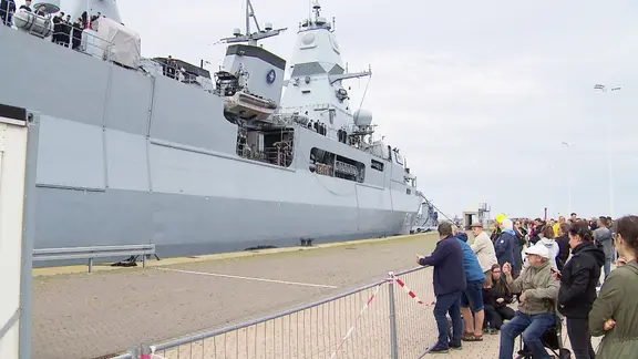 Deviantart uncensored i contacted upon my arrival and