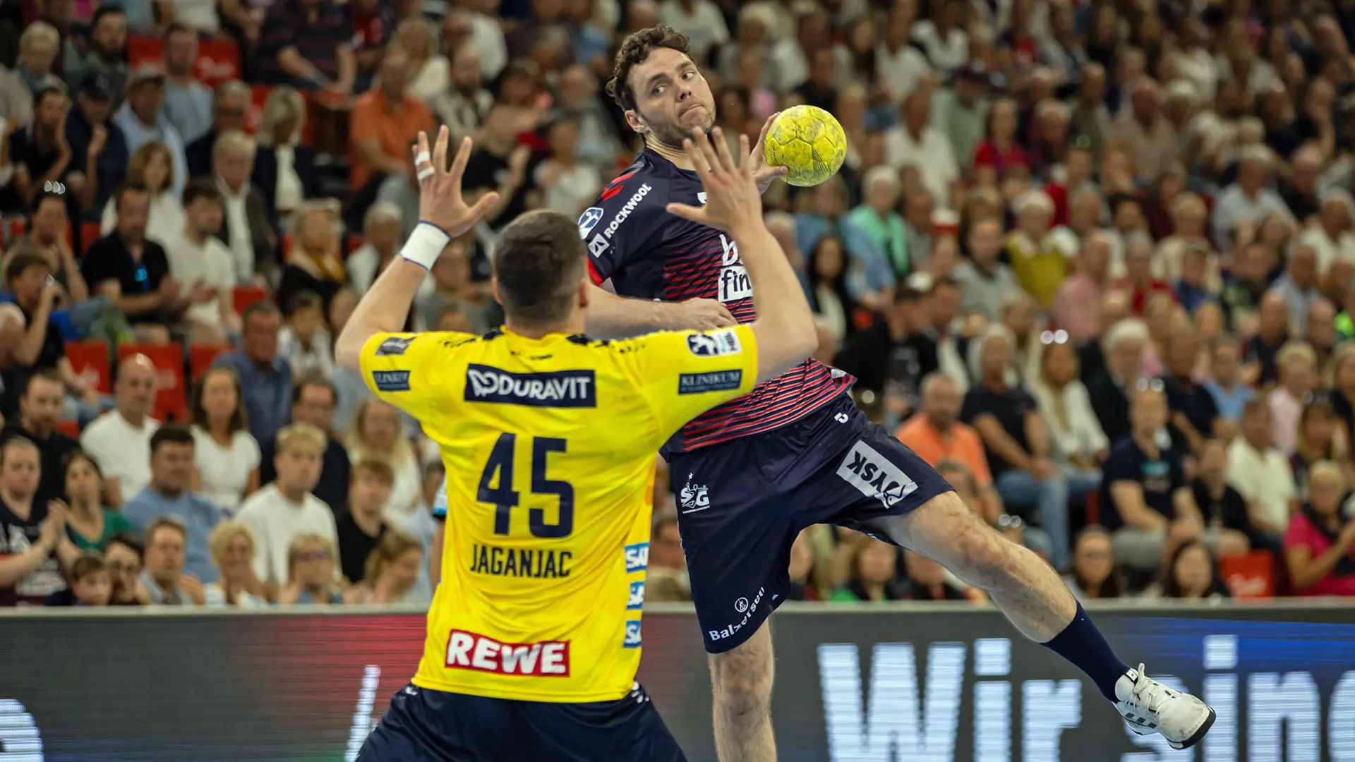 SG Flensburg-Handewitt verliert, THW Kiel quält sich zum Pflichtsieg | ndr.de