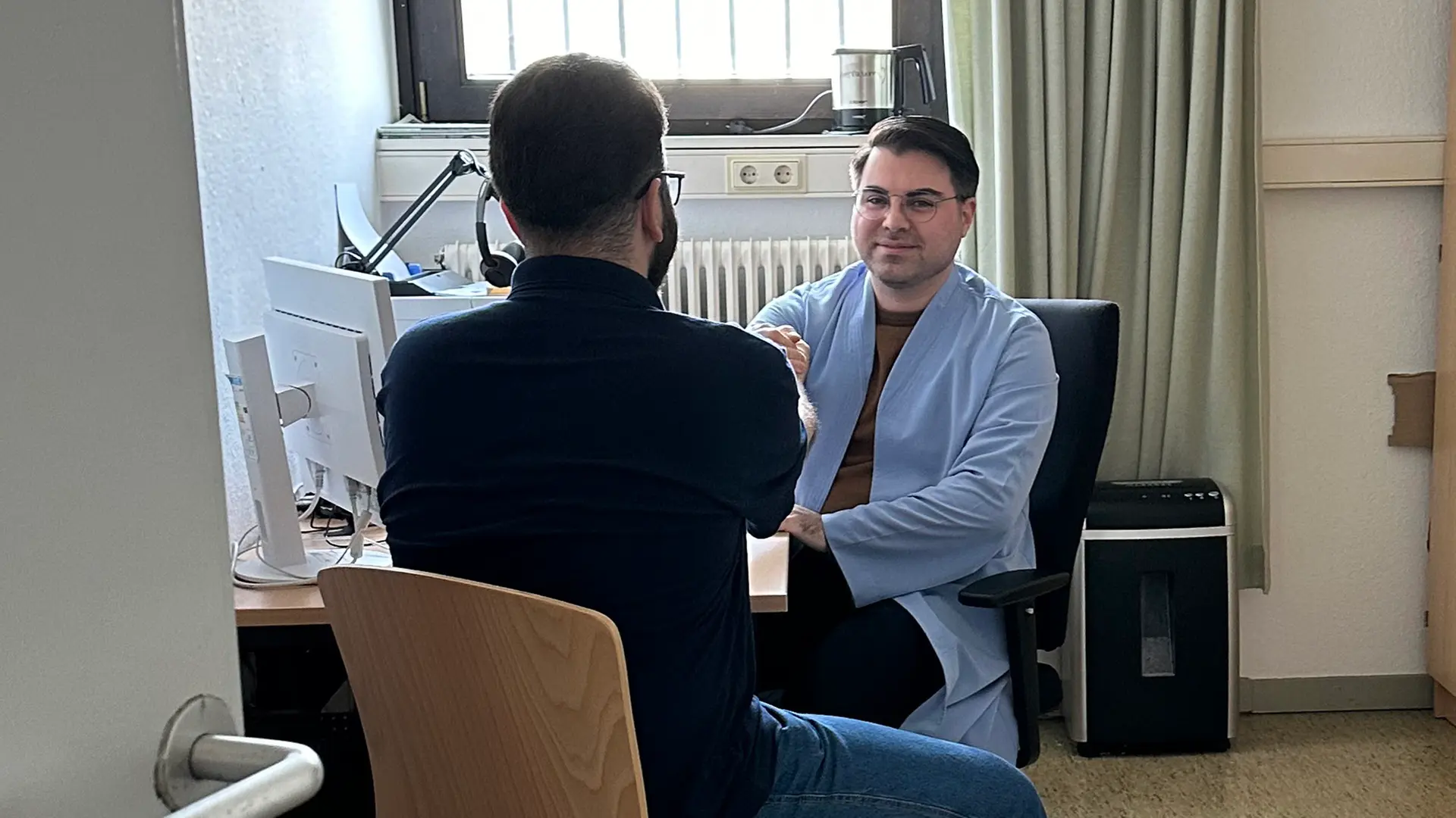 Ein Imam in der JA Hameln: Der Gefängnisseelsorger Mehmet Akif Dökmetas ...