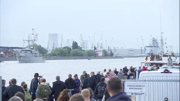 Baltops startet in Rostock: Das Auslaufen der Kriegsschiffe in Bildern ...