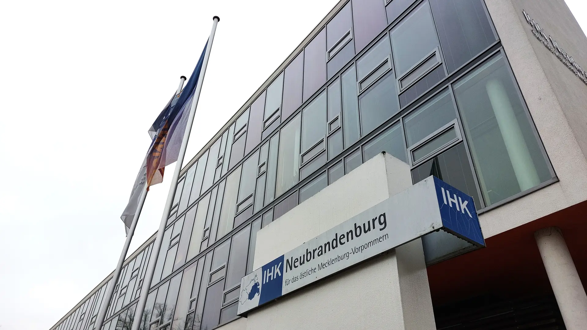 Neubrandenburg: IHK ehrt beste Ausbildungsbetriebe | ndr.de