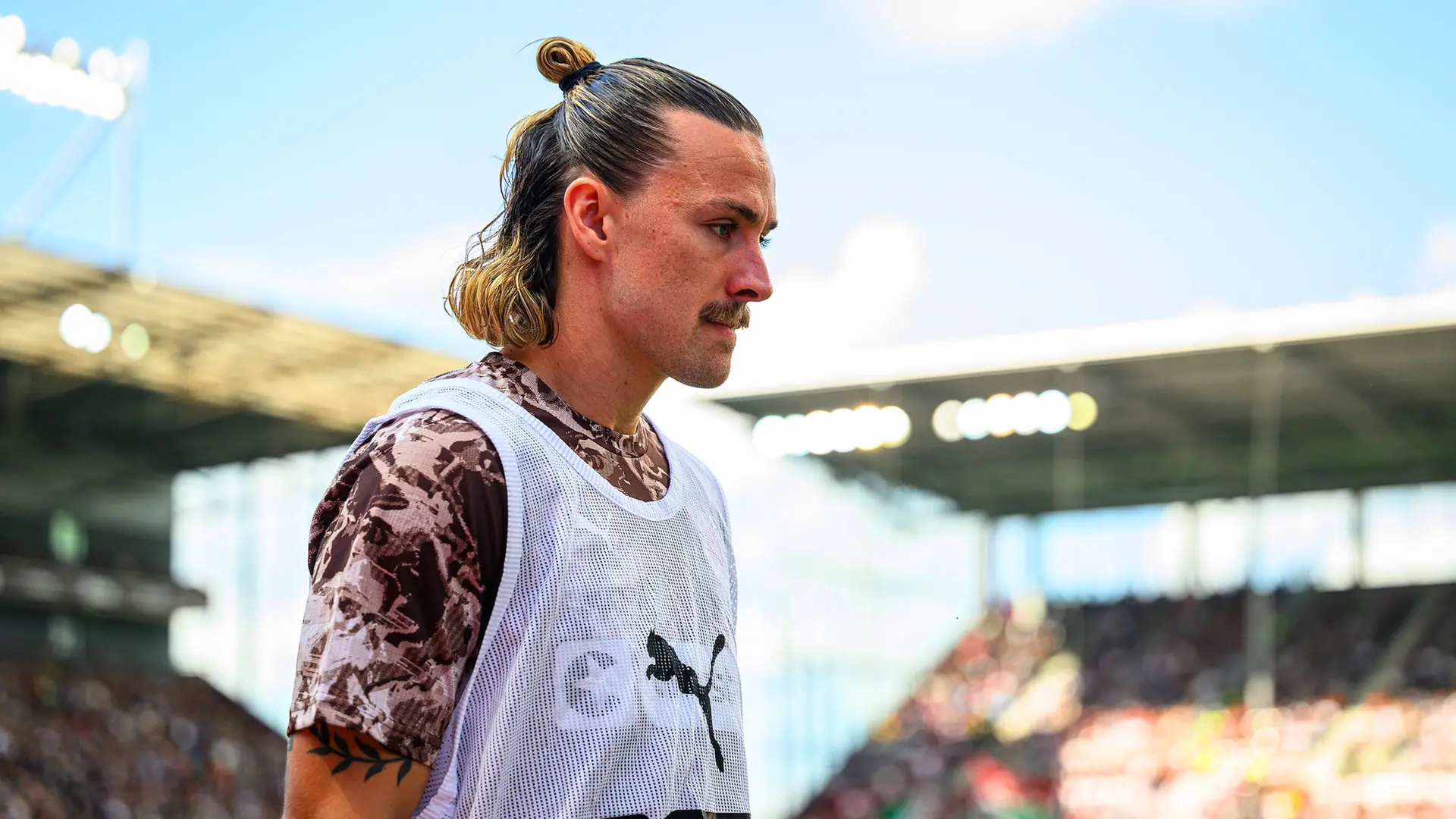 FC St. Pauli: Irvine fehlt verletzt - und sorgt doch für Wirbel | ndr.de