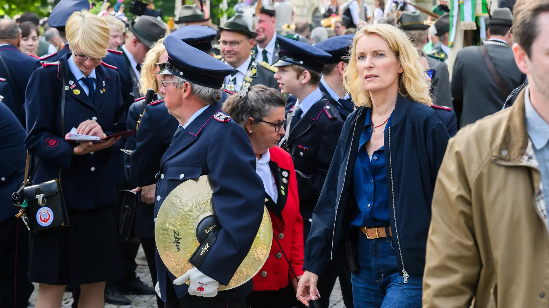 Xvideo sexy video mom when I crossed the door, I was