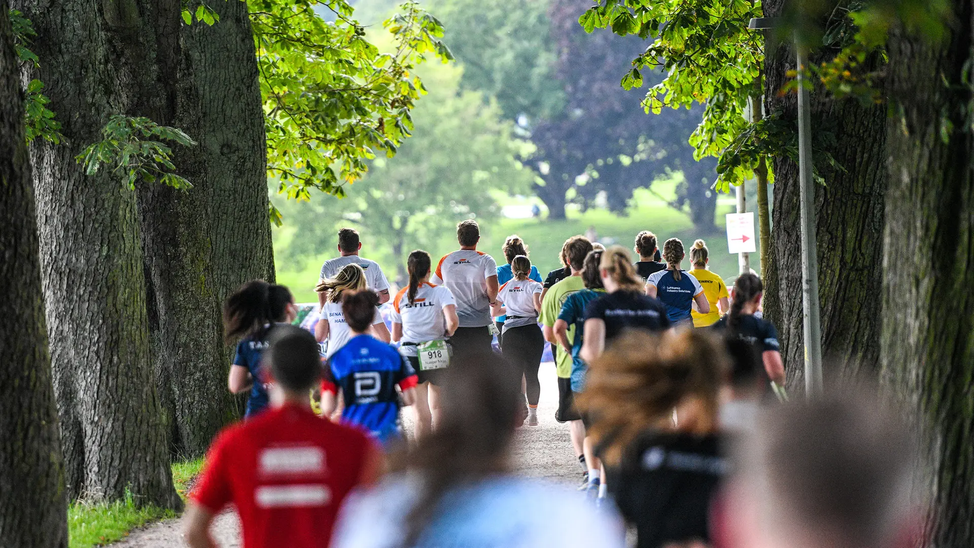 MOPO Team-Staffellauf: Tausende Teilnehmer im Hamburger Stadtpark | ndr.de