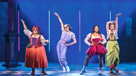 "& Julia" Musical in Hamburg - Szenen der schillernden Premiere | ndr.de