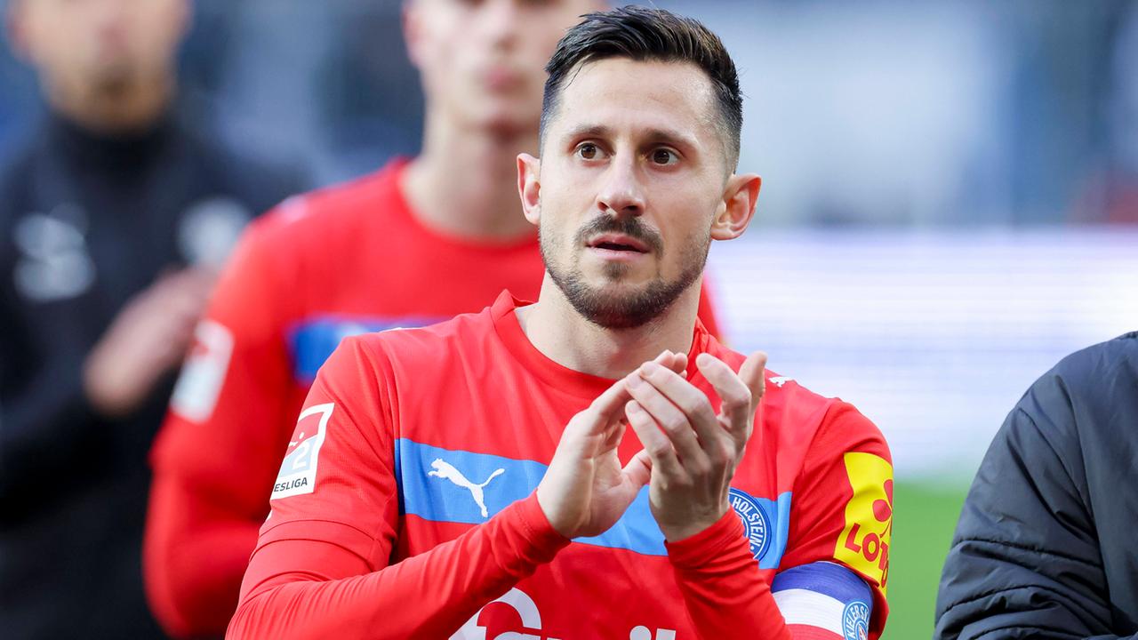2. Bundesliga: "Holstein-DNA verinnerlicht" - Kiel verlängert mit ...
