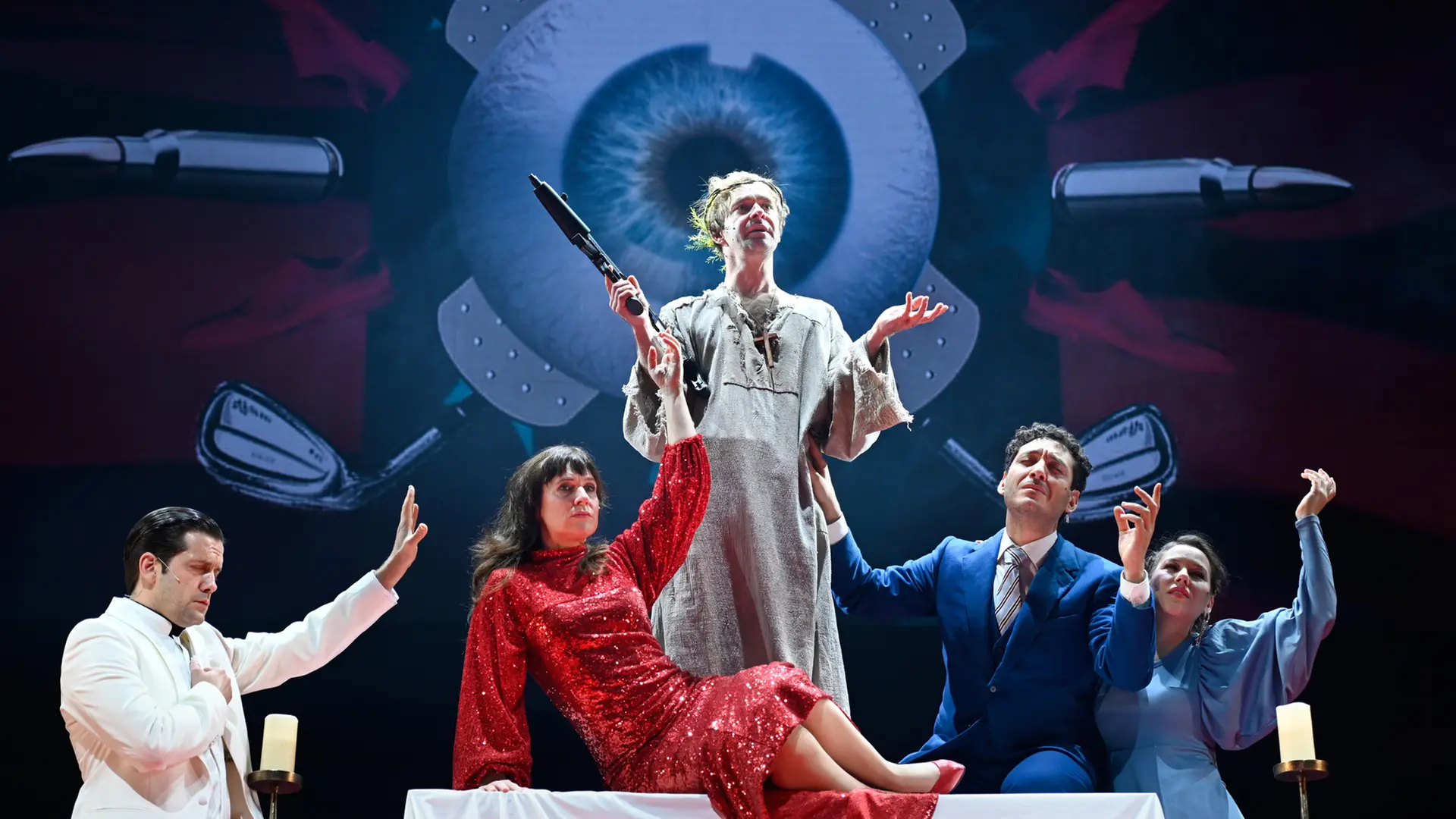 Popzitate und Horrorclowns: Jelineks "Endsieg" am Schauspielhaus | ndr.de