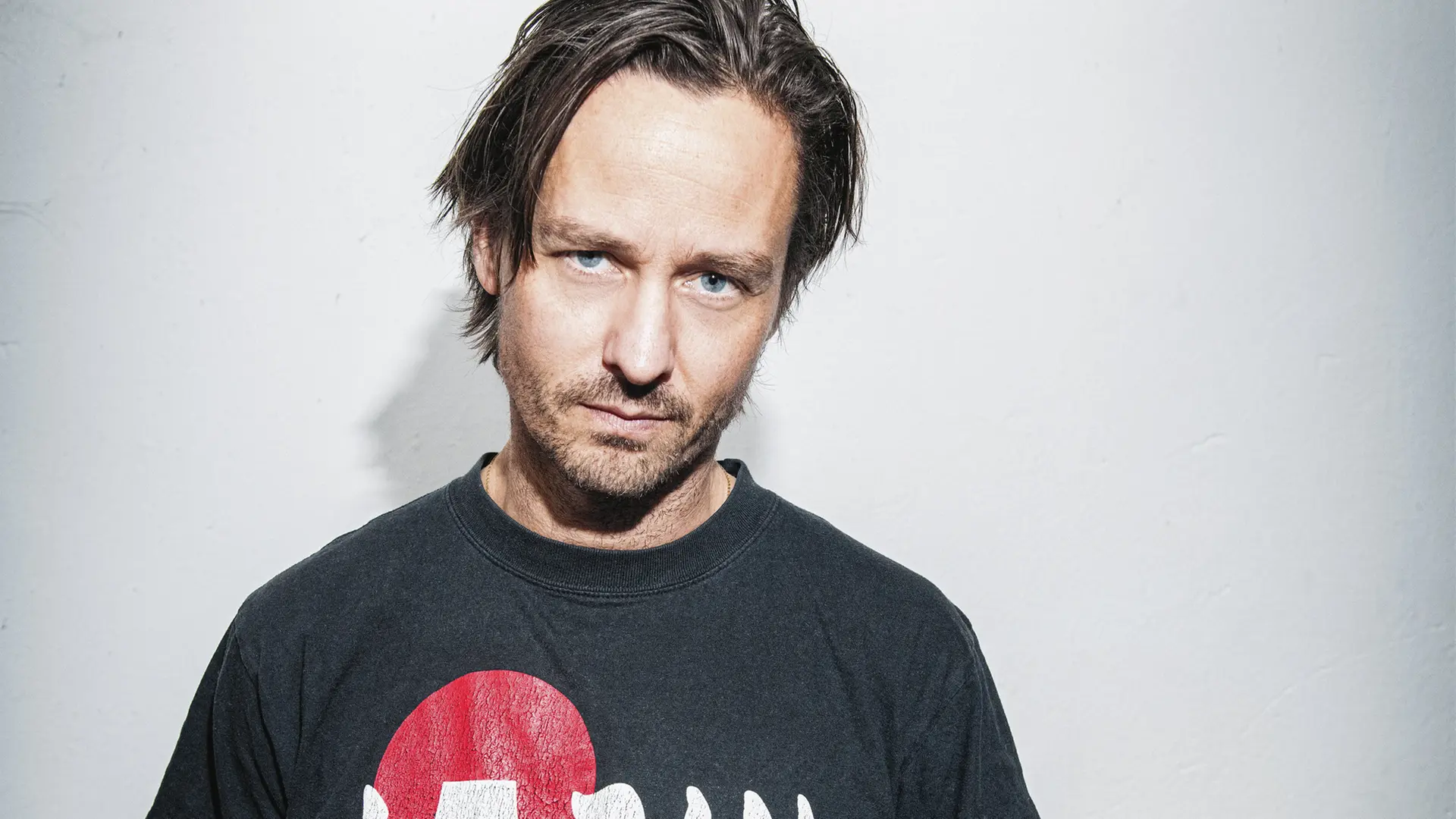 Tom Schilling als moderner Hans Castorp in "Die Erschöpften" | ndr.de