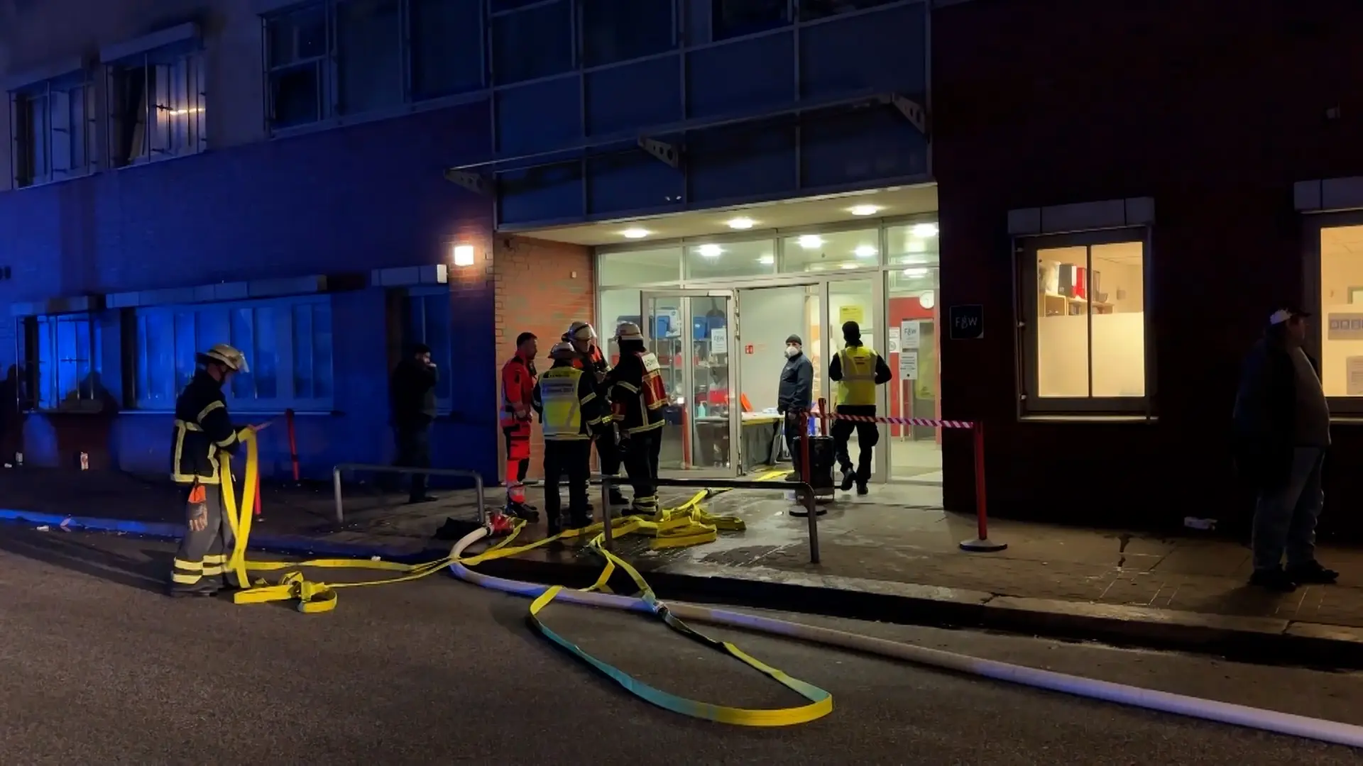Feuer im Hamburger Winternotprogramm - Bewohner verletzt | ndr.de