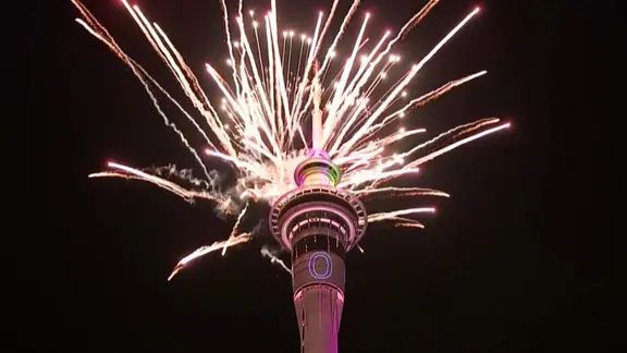 Zwei Geigen, ein Cello, ein Klavier - Salut Salon im DAS!-Studio | ndr.de