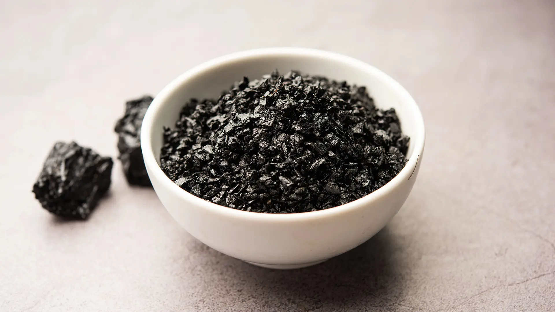 Shilajit: Wirkung und Nebenwirkungen des "schwarzen Goldes" | ndr.de