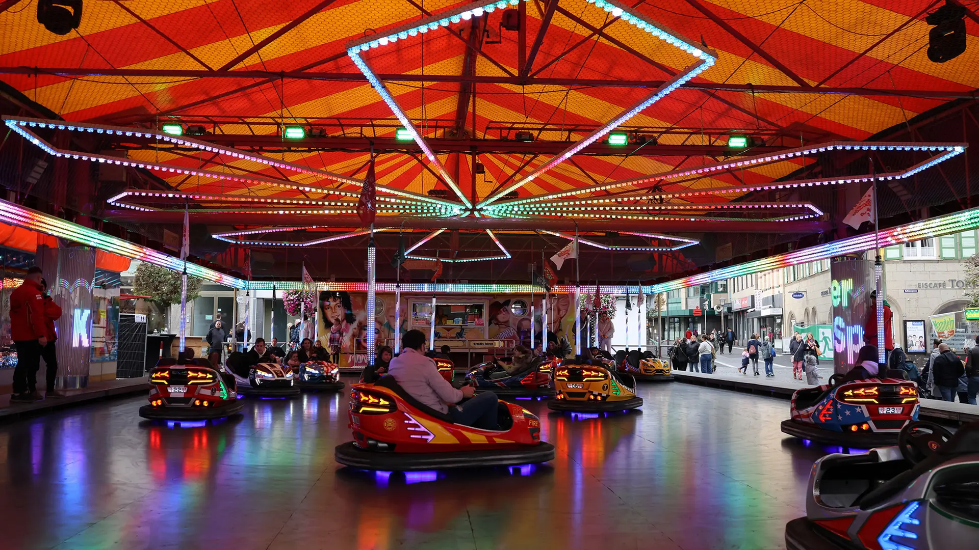 Herbst-Jahrmarkt auf dem größten Marktplatz Deutschlands | ndr.de
