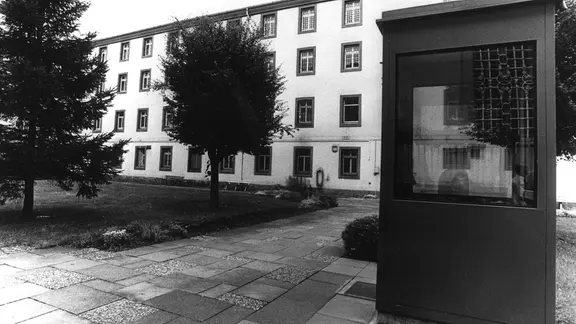 1996: Häftling der JVA Celle nimmt Frauen als Geiseln | ndr.de