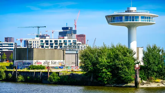 Jenny Erpenbeck in Hamburg: Über Literatur, die DDR und Ungerechtigkeit ...