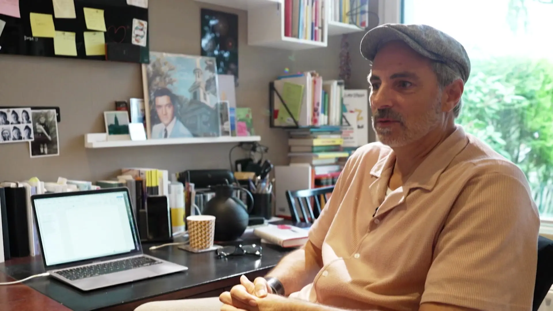 Roadtrips und bunte Monster: Der Hamburger Autor Nils Mohl | ndr.de