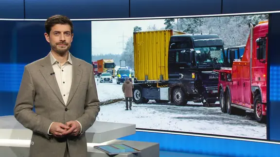 Frachter vor Borkum soll nach Emden geschleppt werden | ndr.de